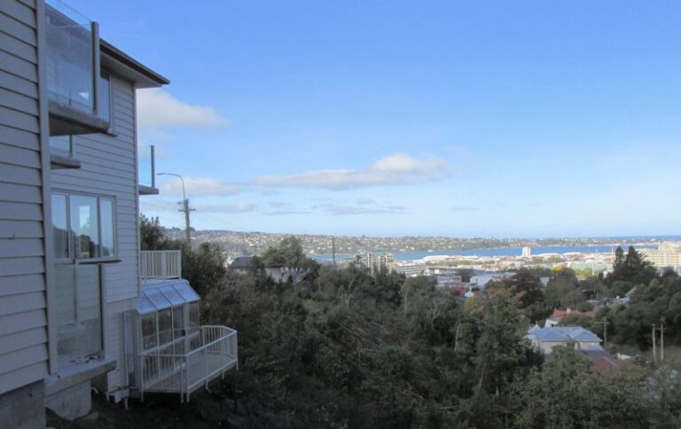 Contact Dunedin Flats for student and non-student accommodation.